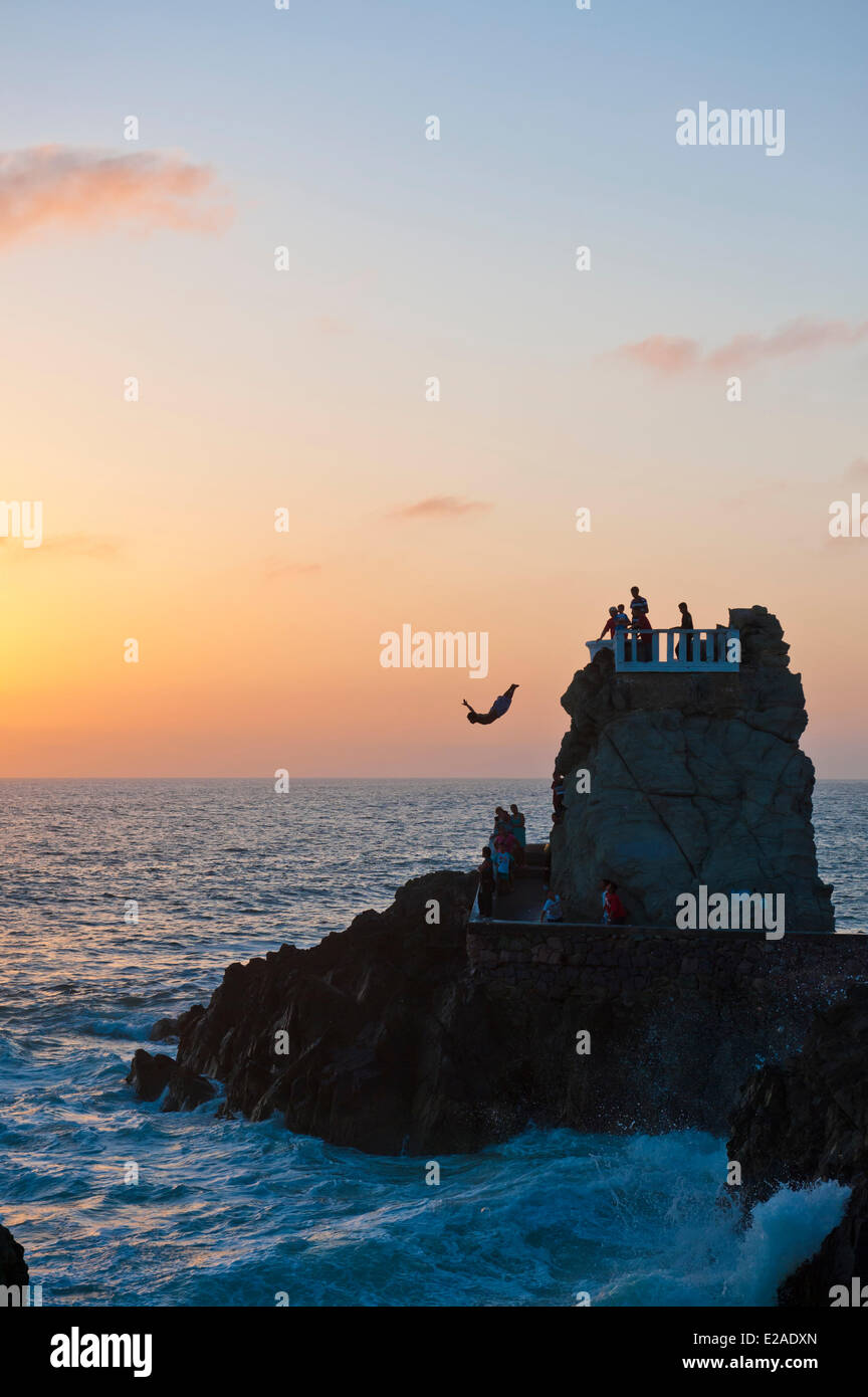 Mexico, Sinaloa state, Mazatlan, diving at the Punta de Clavadistas at ...