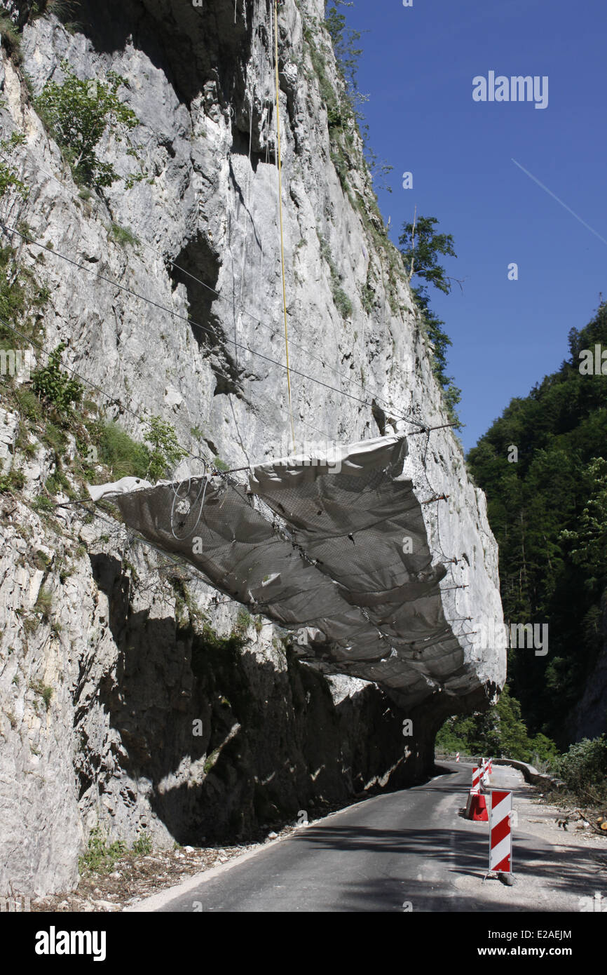 Passage into the mountain, Chartreuse, Alps, Isère, Rhône-Alpes, France ...
