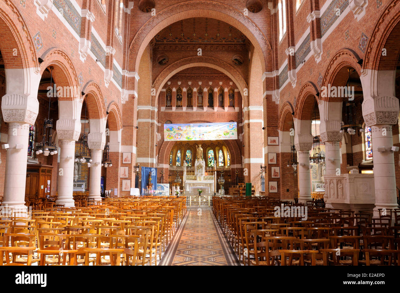 France, Nord, Bailleul, Church of Saint Vaast, central nave Stock Photo ...