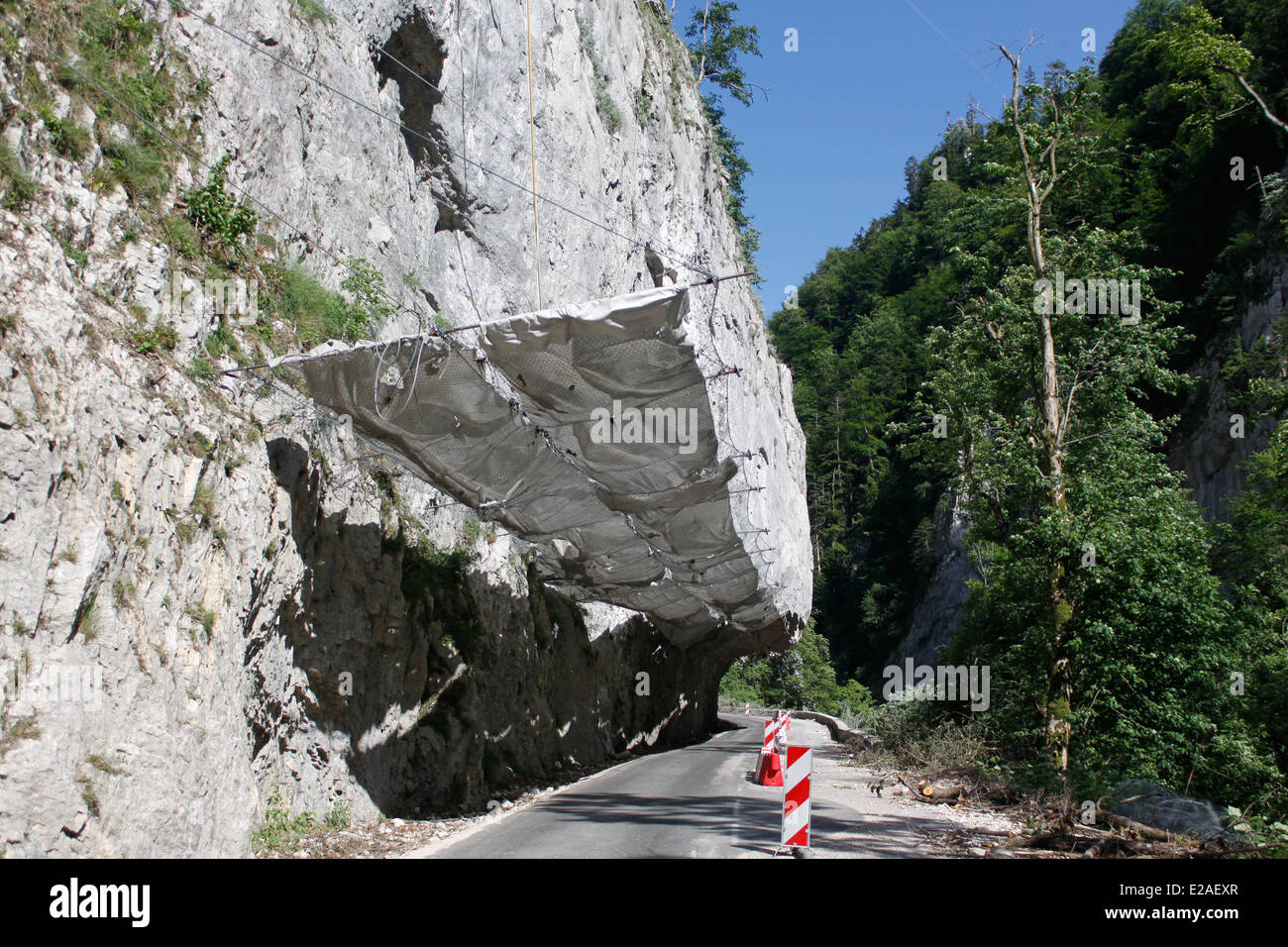 Passage into the mountain, Chartreuse, Alps, Isère, Rhône-Alpes, France ...