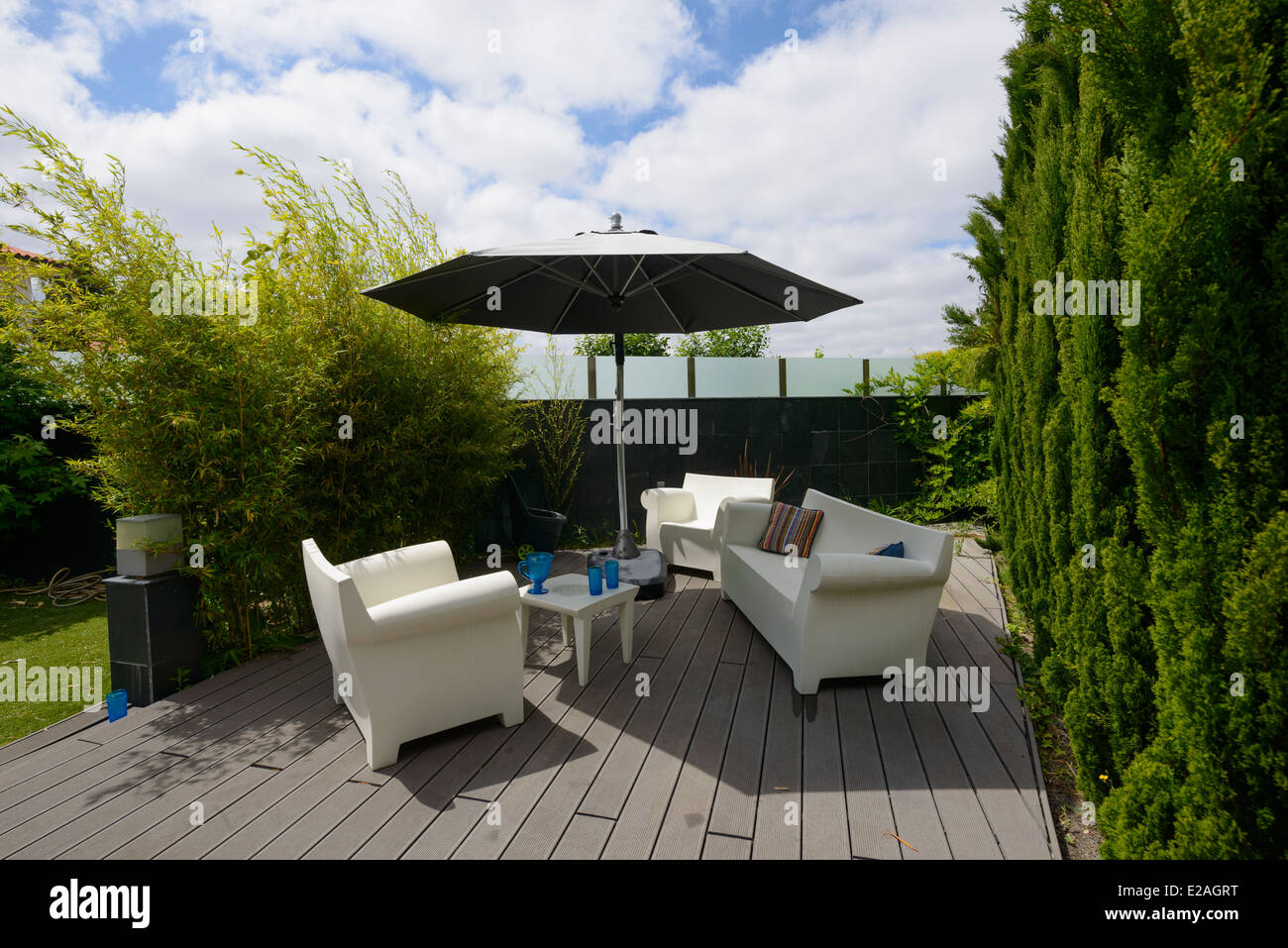 Enclosed back yard hi-res stock photography and images - Alamy