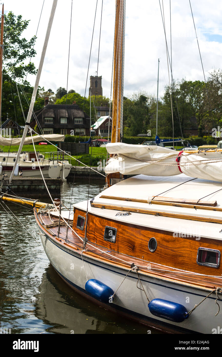 Traditional broads yachts hi-res stock photography and images - Alamy