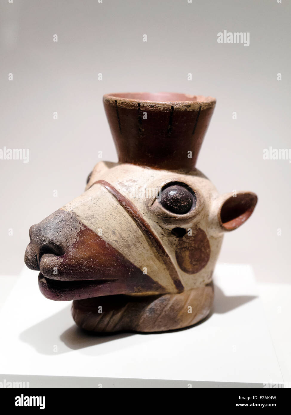 Sculpted vessel Huari Transitional period 800 AD - 1300 AD Museo de ...