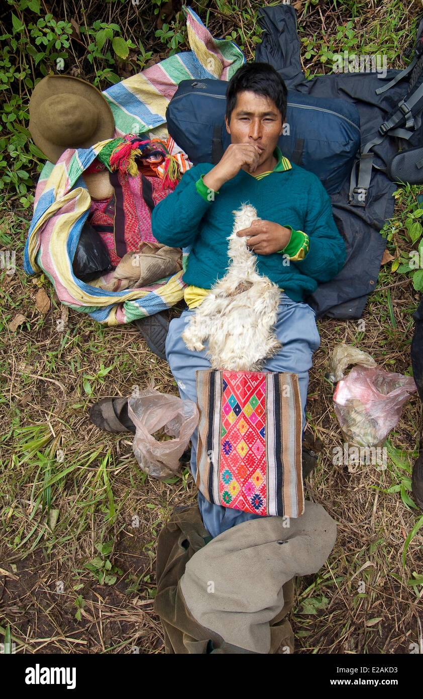 Indigenous people peru rainforest hi-res stock photography and images ...