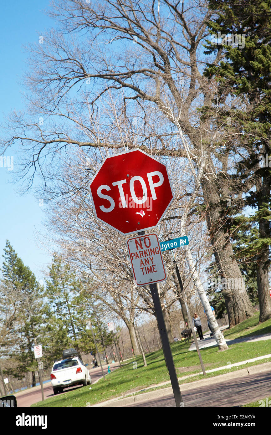 American stop sign hi-res stock photography and images - Alamy