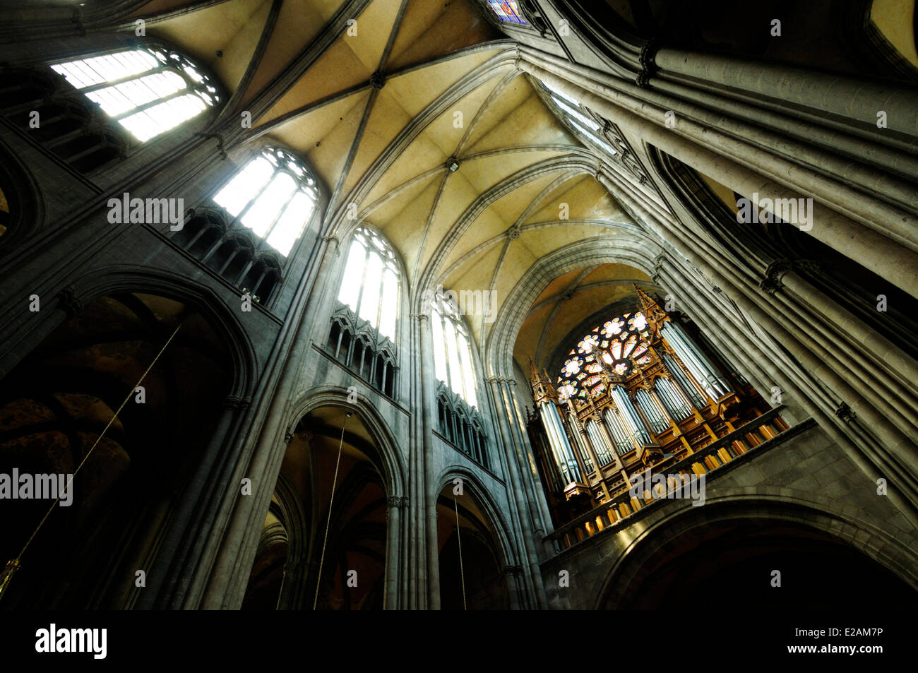 Cathedral dome ceiling hi-res stock photography and images - Alamy