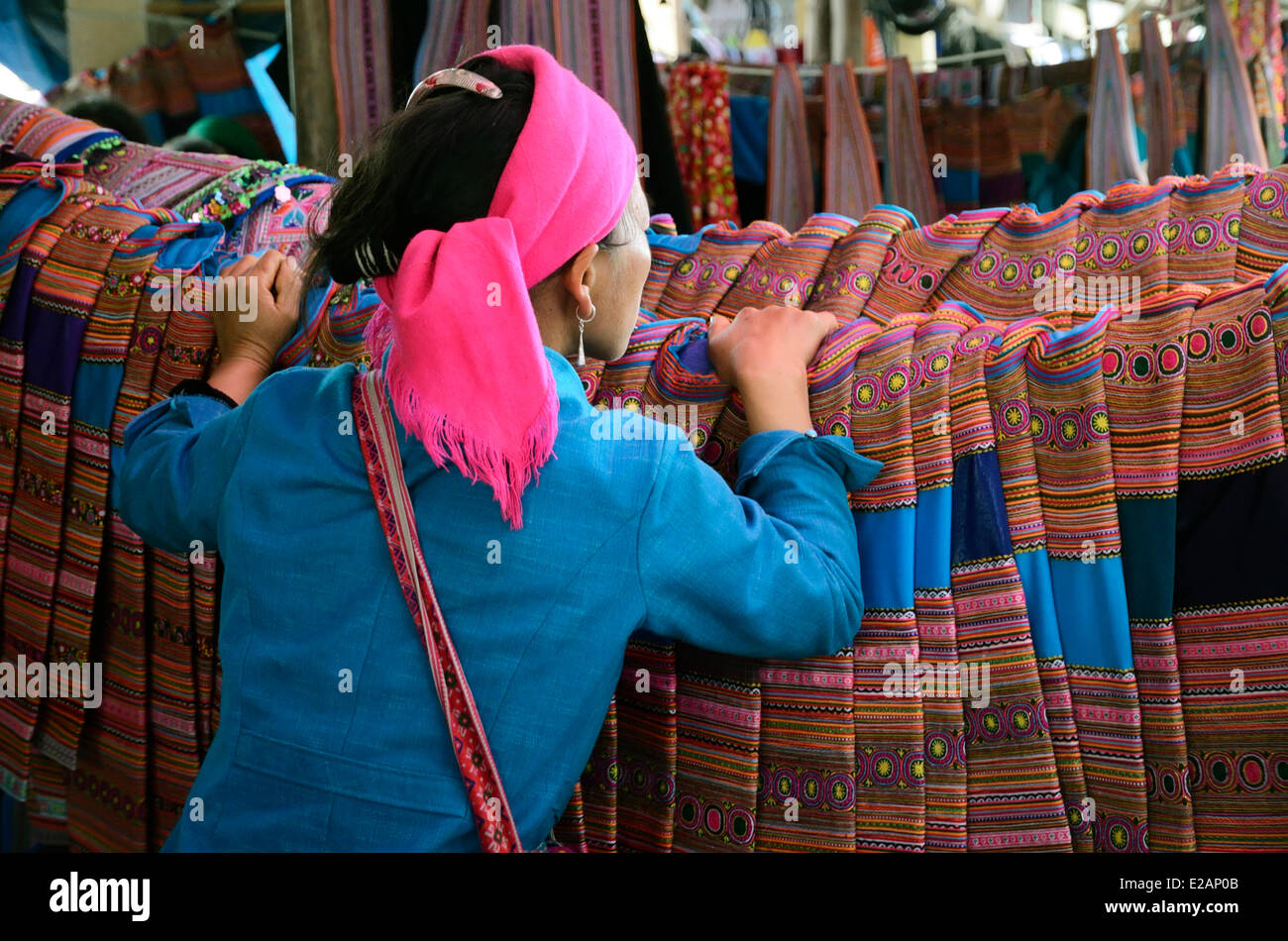 Vietnam, Lao Cai Province, Muong Khong, people of Flower Hmong ethnic ...