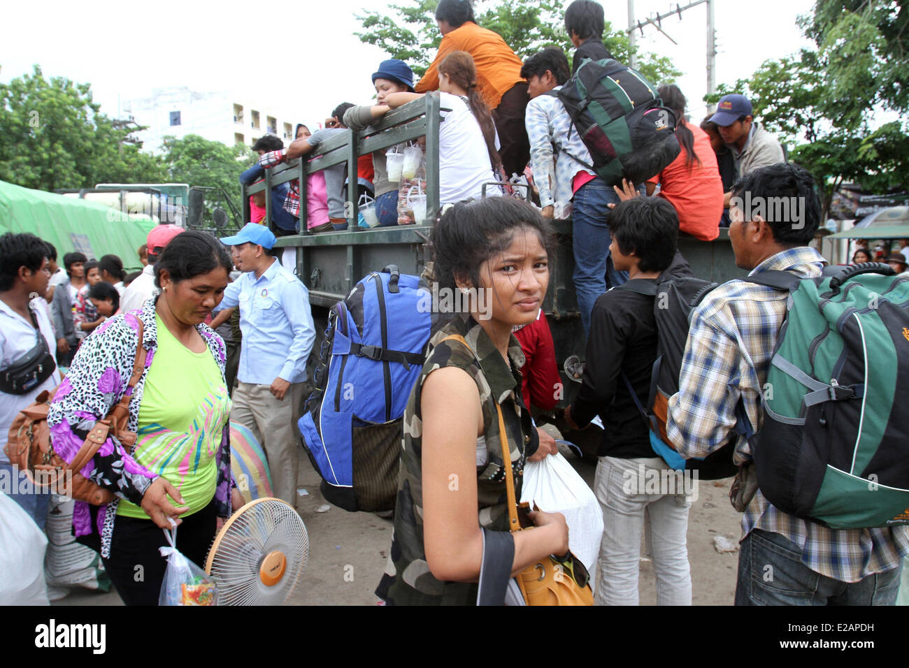 Phnom Penh, Cambodia. 18th June, 2014. Cambodian migrant workers get on ...