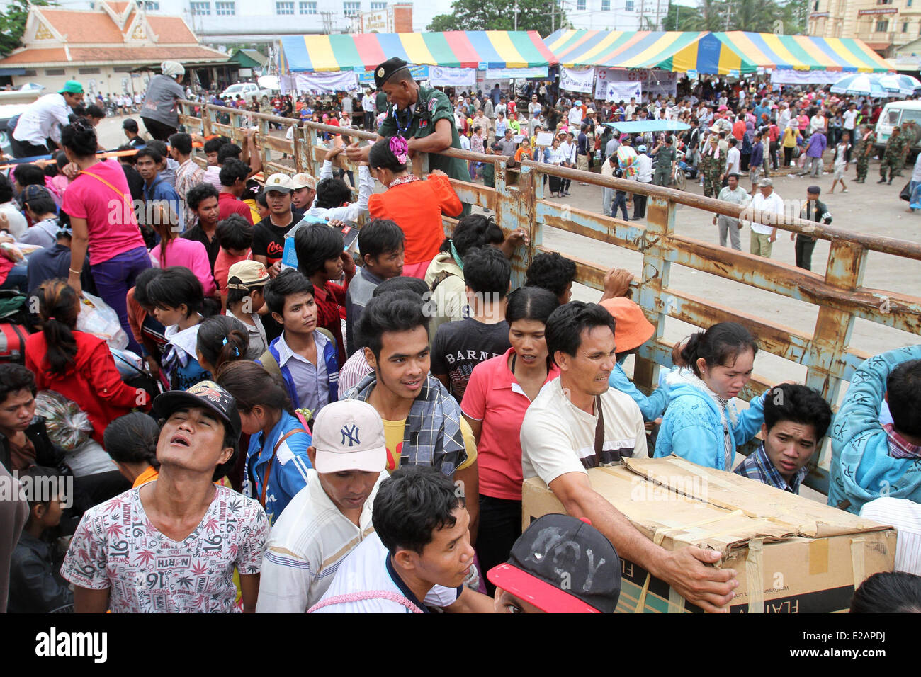 Cambodia workers hi-res stock photography and images - Alamy