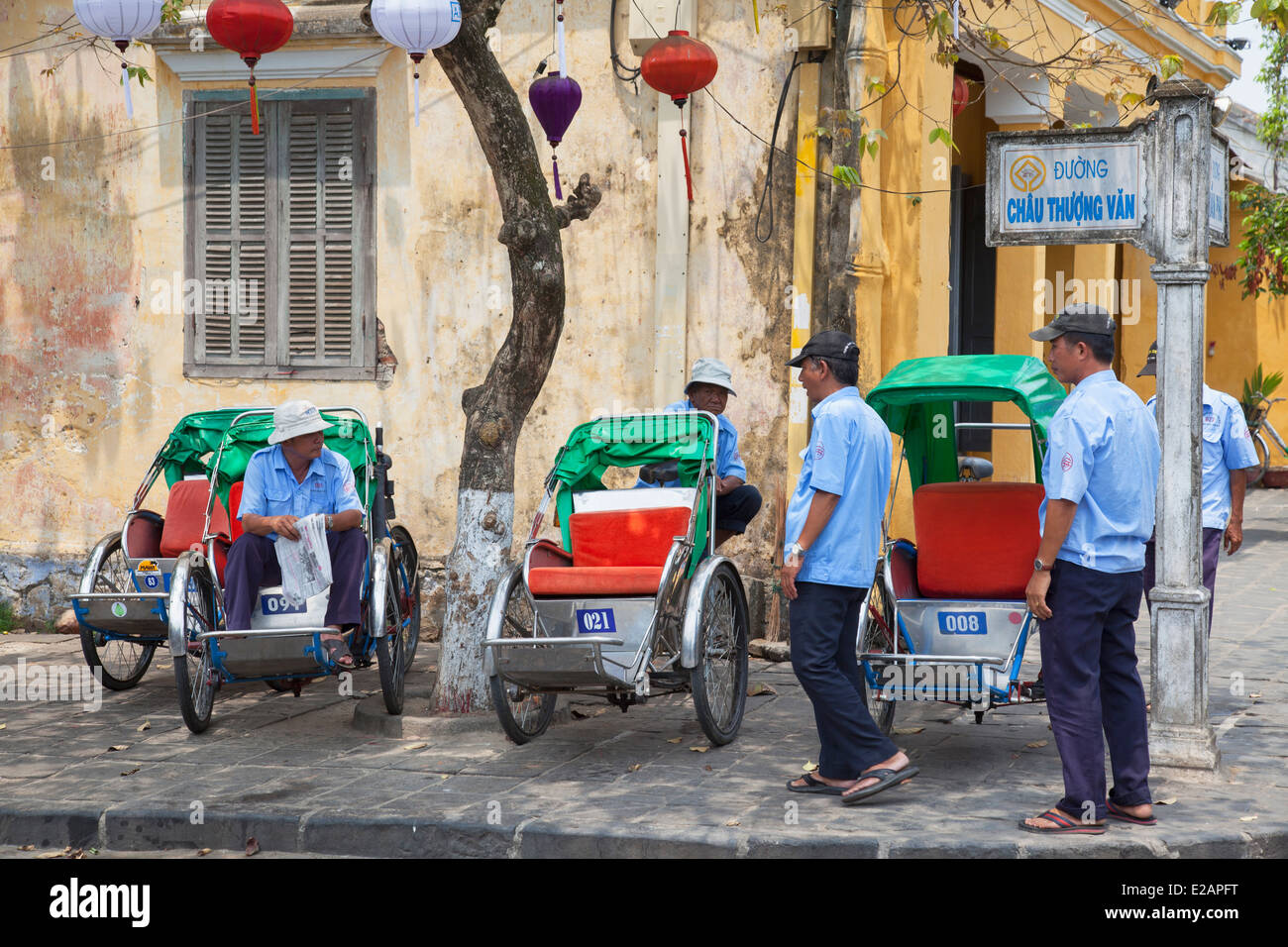 Cyclo drivers, Hoi An (UNESCO World Heritage Site), Quang Ham, Vietnam ...