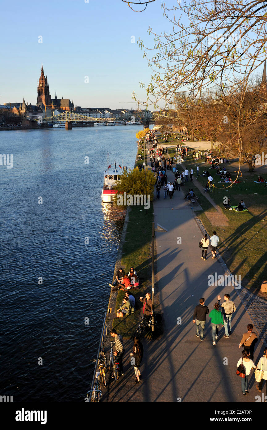 Germany, Hesse, Frankfurt am Main, riverbanks of Main river and St ...