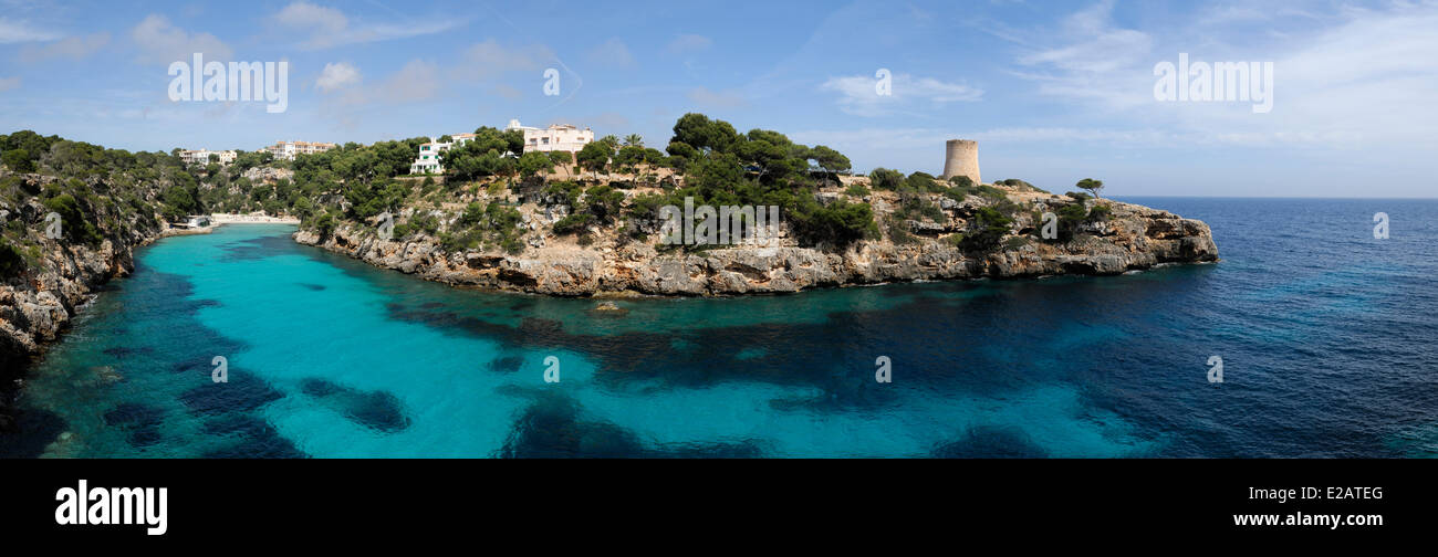 Spain, Balearic Islands, Mallorca, Cala Pi, cove with transparent ...