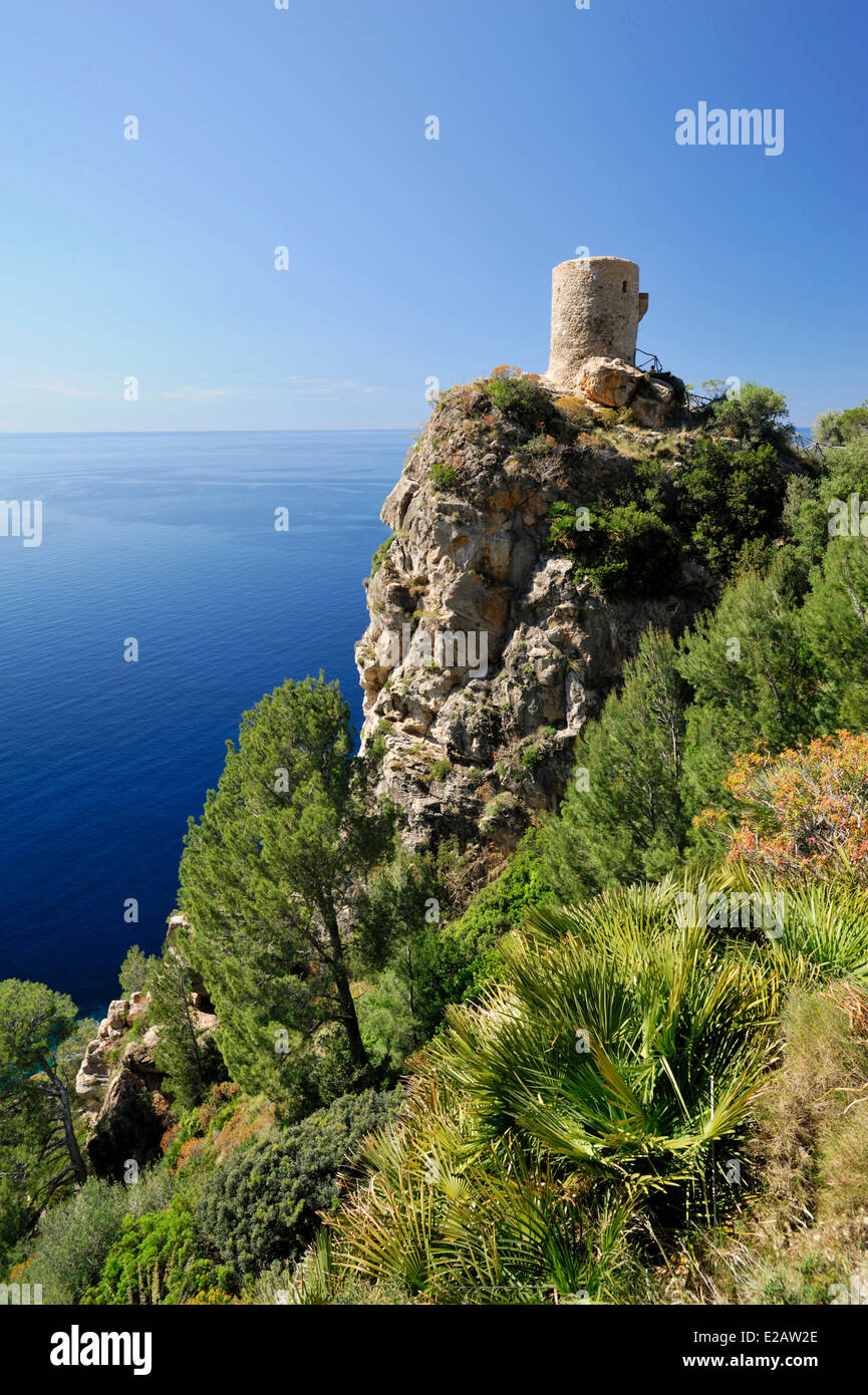 Spain, Balearic Islands, Mallorca, Banyalbufar, Mirador Torre de Verger ...