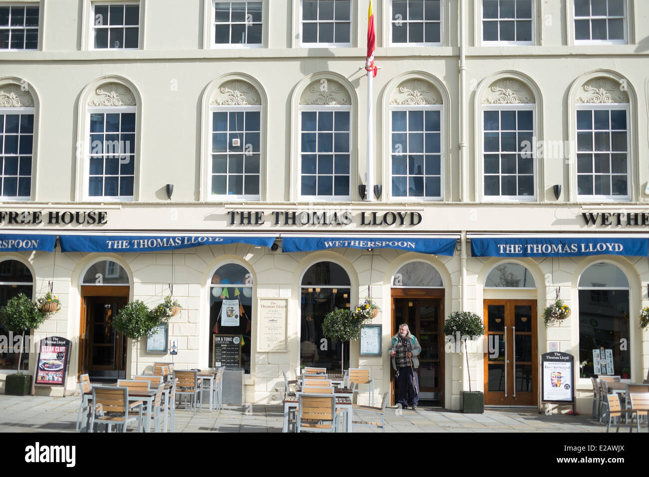 The Thomas Lloyd pub, warwick Stock Photo - Alamy