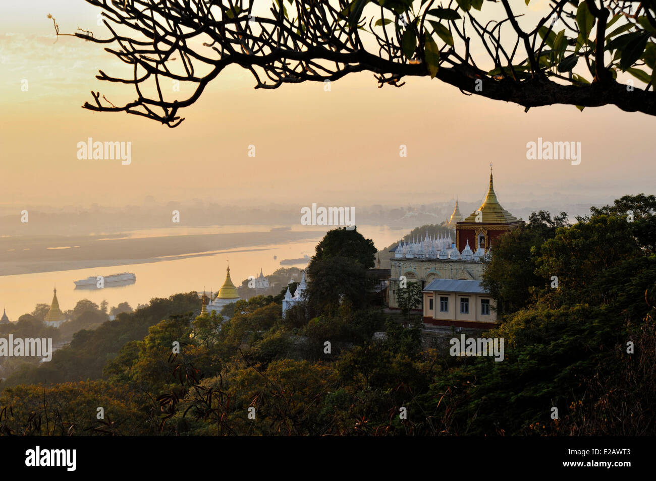 Myanmar (Burma), Sagaing Division, old city of Sagaing, Ponya Shin ...