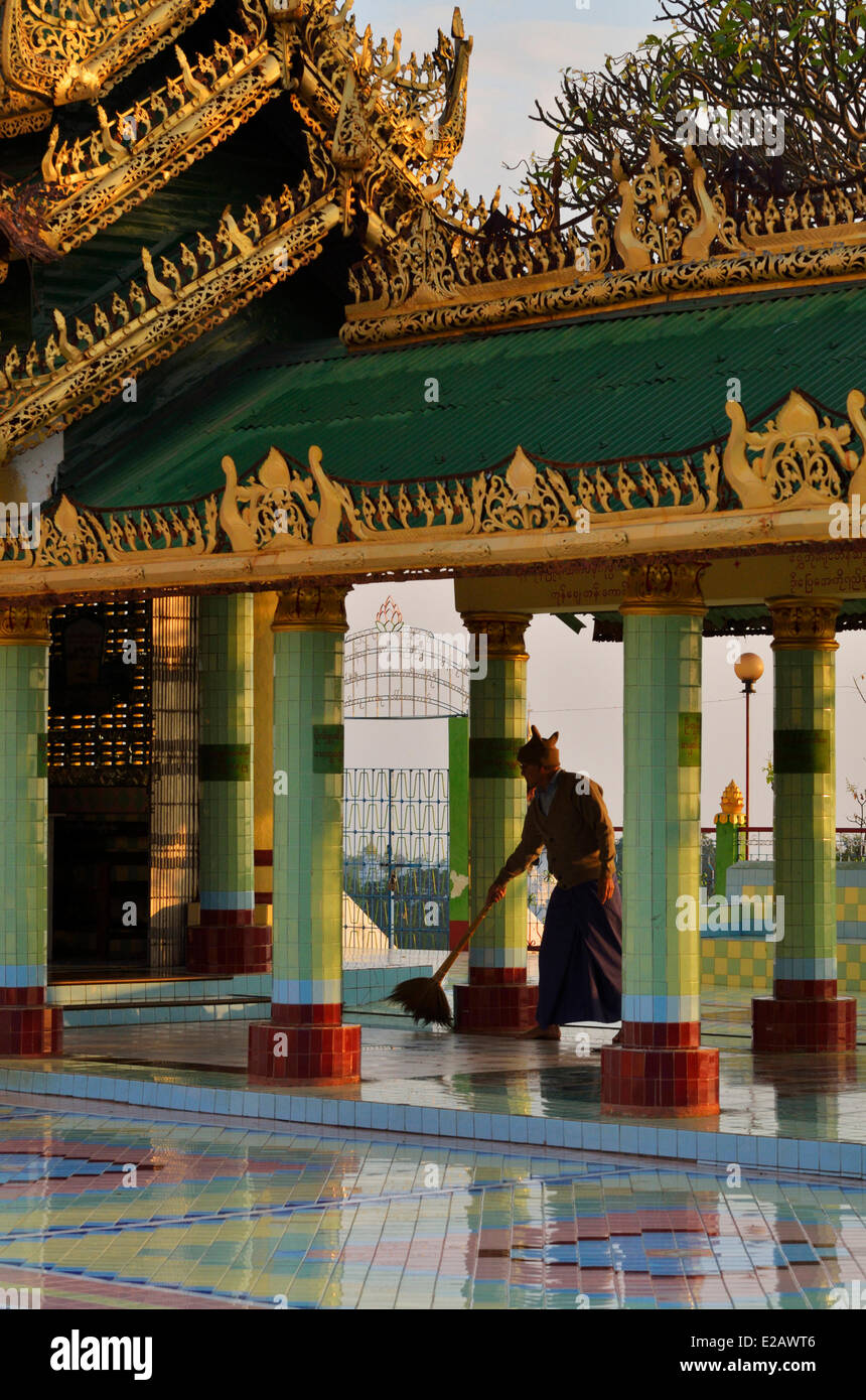 Myanmar (Burma), Sagaing Division, old city of Sagaing, Ponya Shin ...