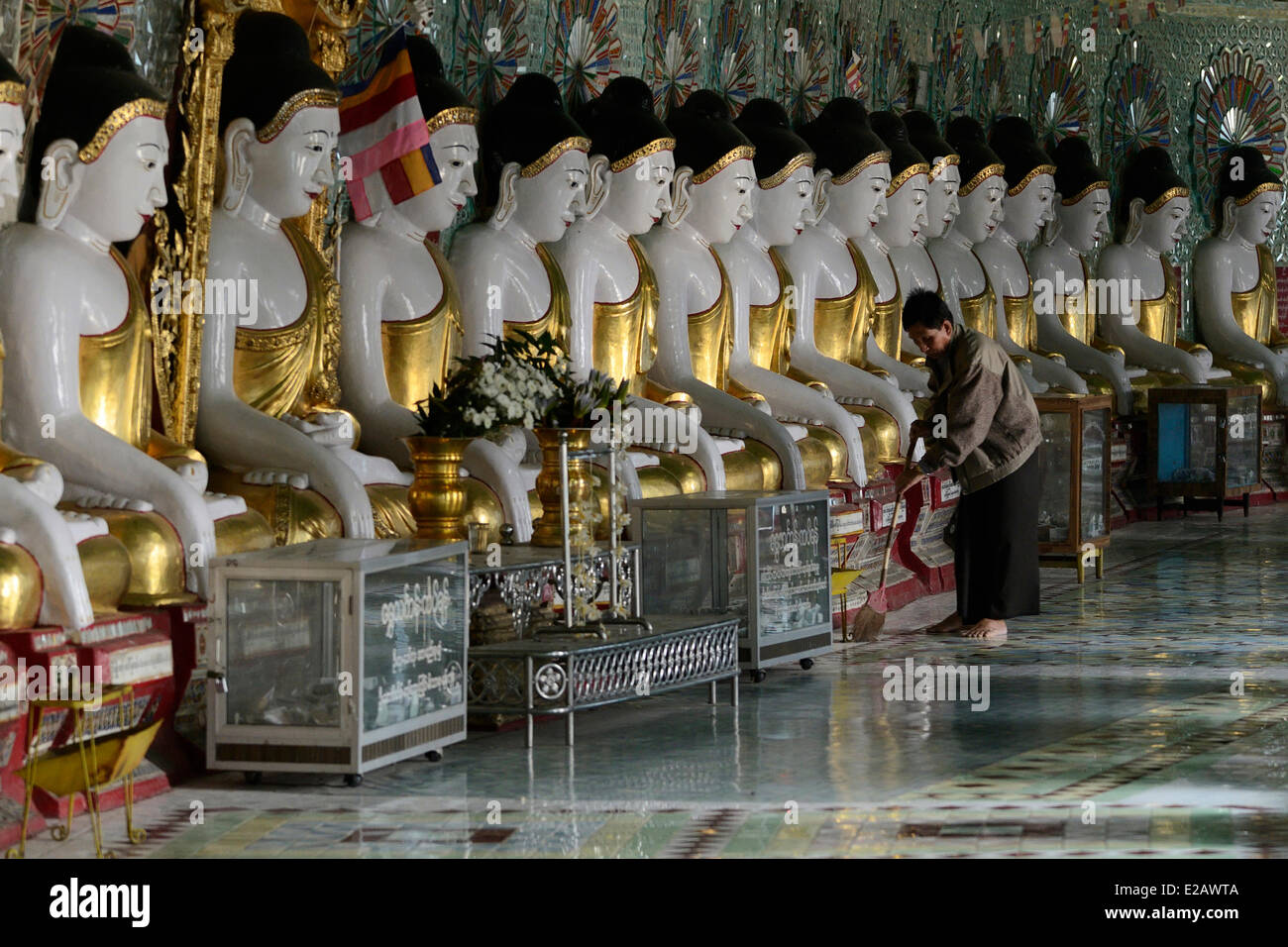 Myanmar (Burma), Sagaing Division, old city of Sagaing, Umein Thon ze ...