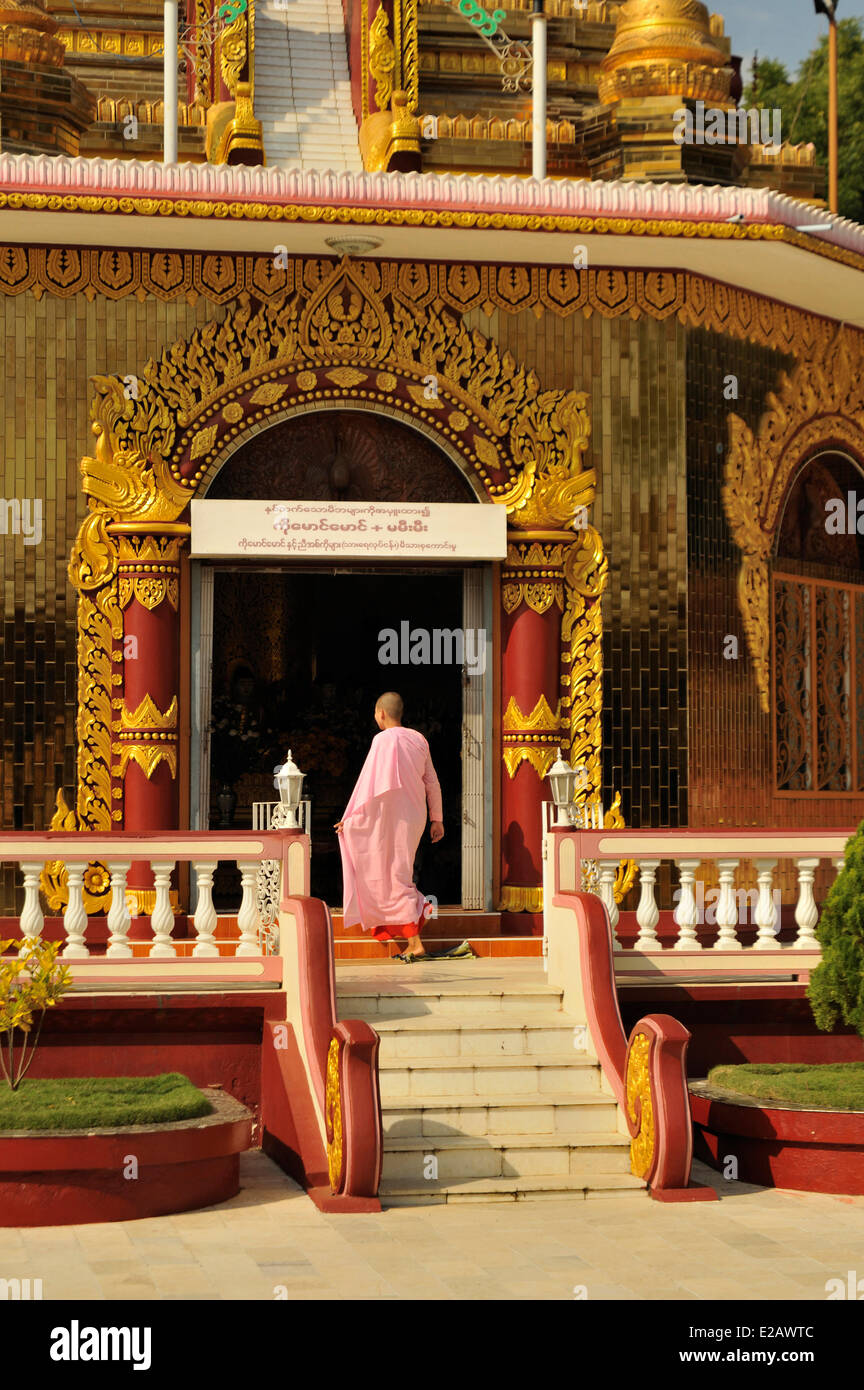 Myanmar (Burma), Sagaing Division, old city of Sagaing, Buddhist nuns ...
