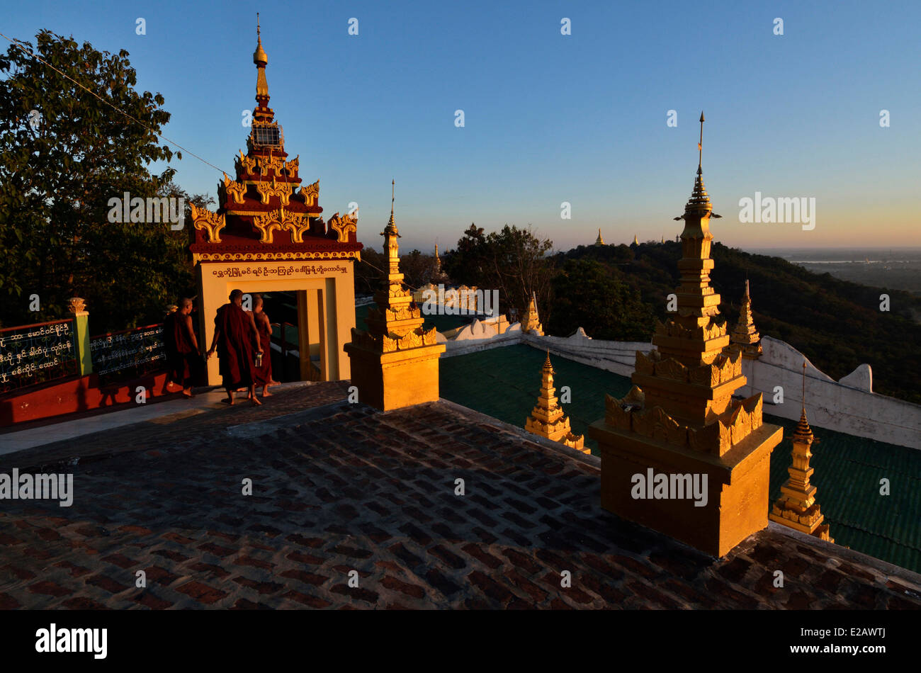 Myanmar burma sagaing division city hi-res stock photography and images ...