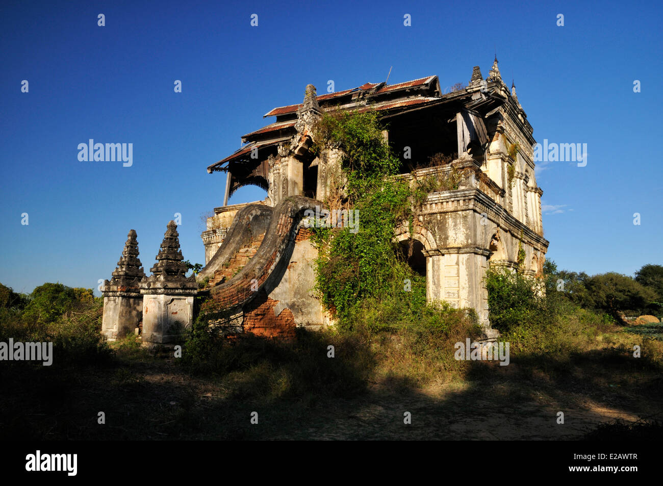 Myanmar burma sagaing division city hi-res stock photography and images ...