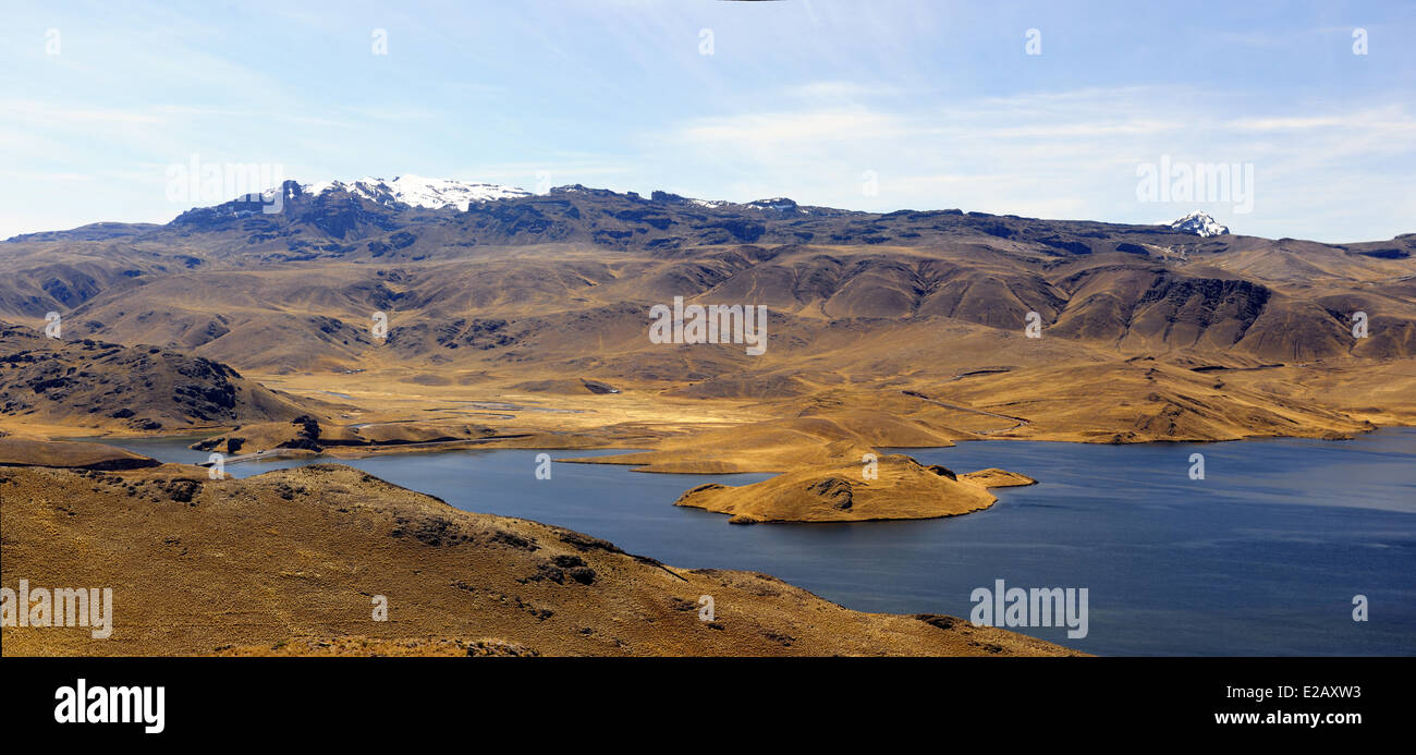 Peru, Puno Province, landscape of the Altiplano, Lagunillas lake (4174 ...