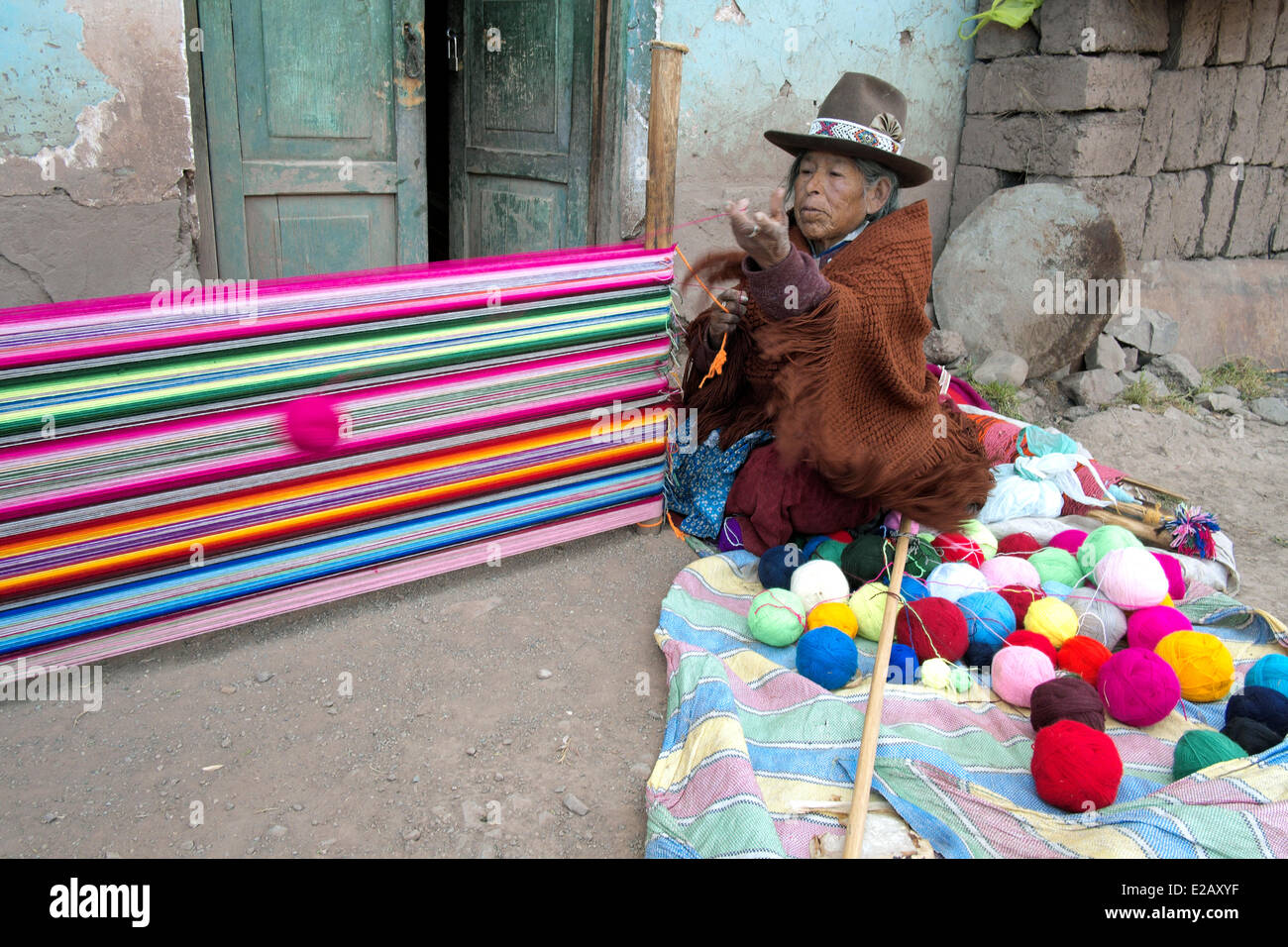 Peru, Cuzco Province, Ccorao, old Peruvian woman and balls of wool ...
