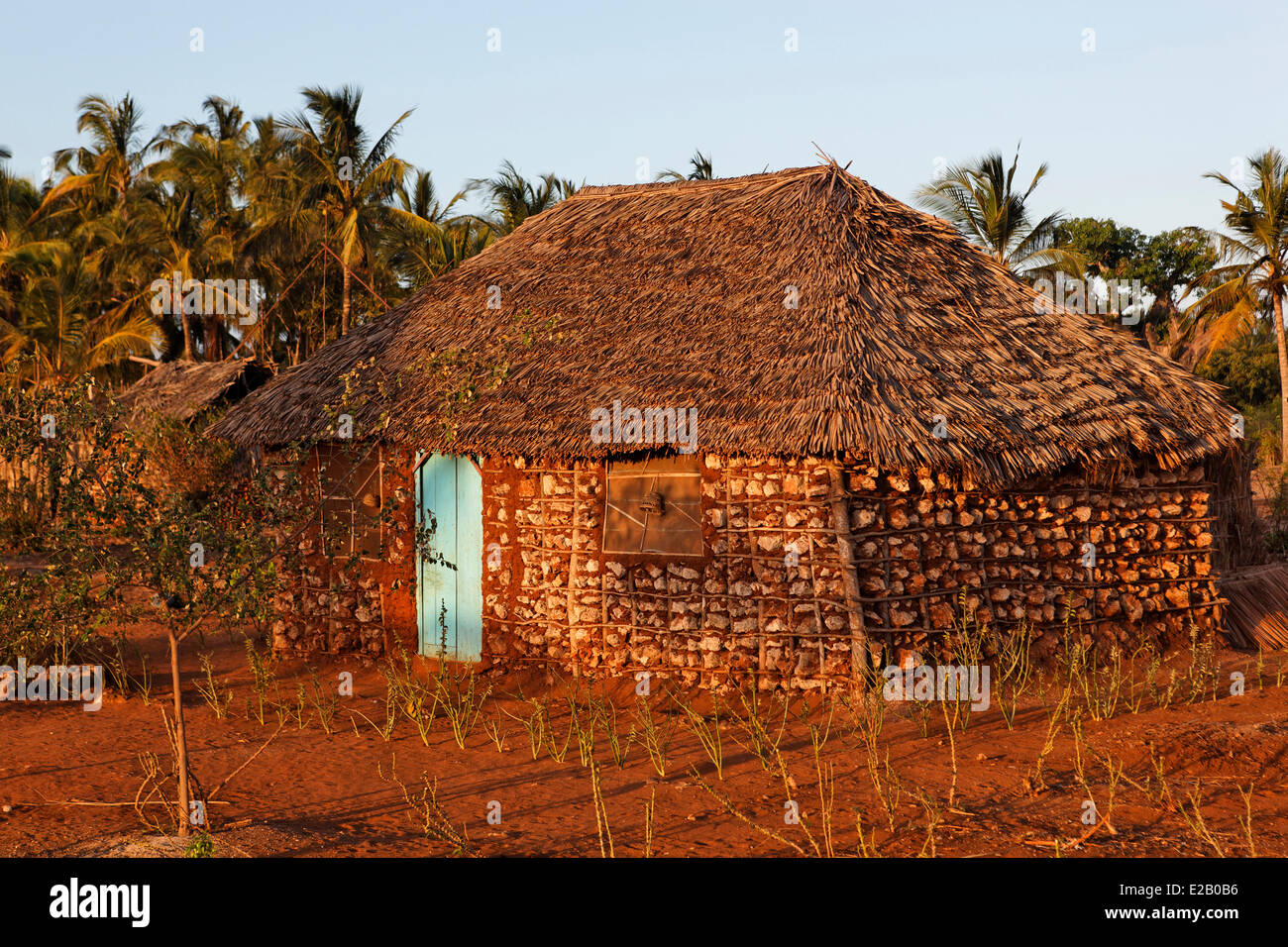 Kenya hut hi-res stock photography and images - Alamy