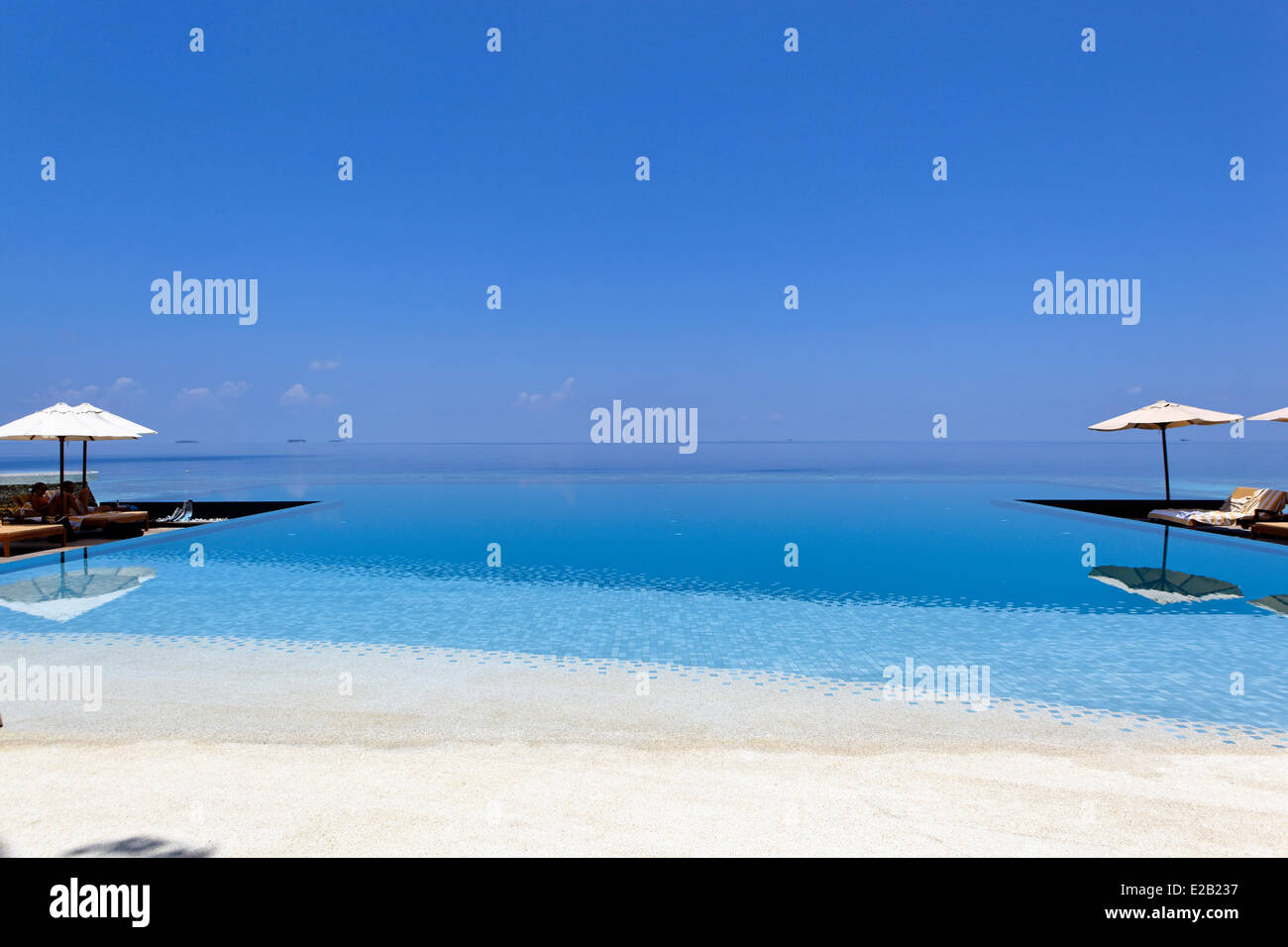 Maldives, Kaafu North Male atoll, Huvafen Fushi hotel, swimming pool ...