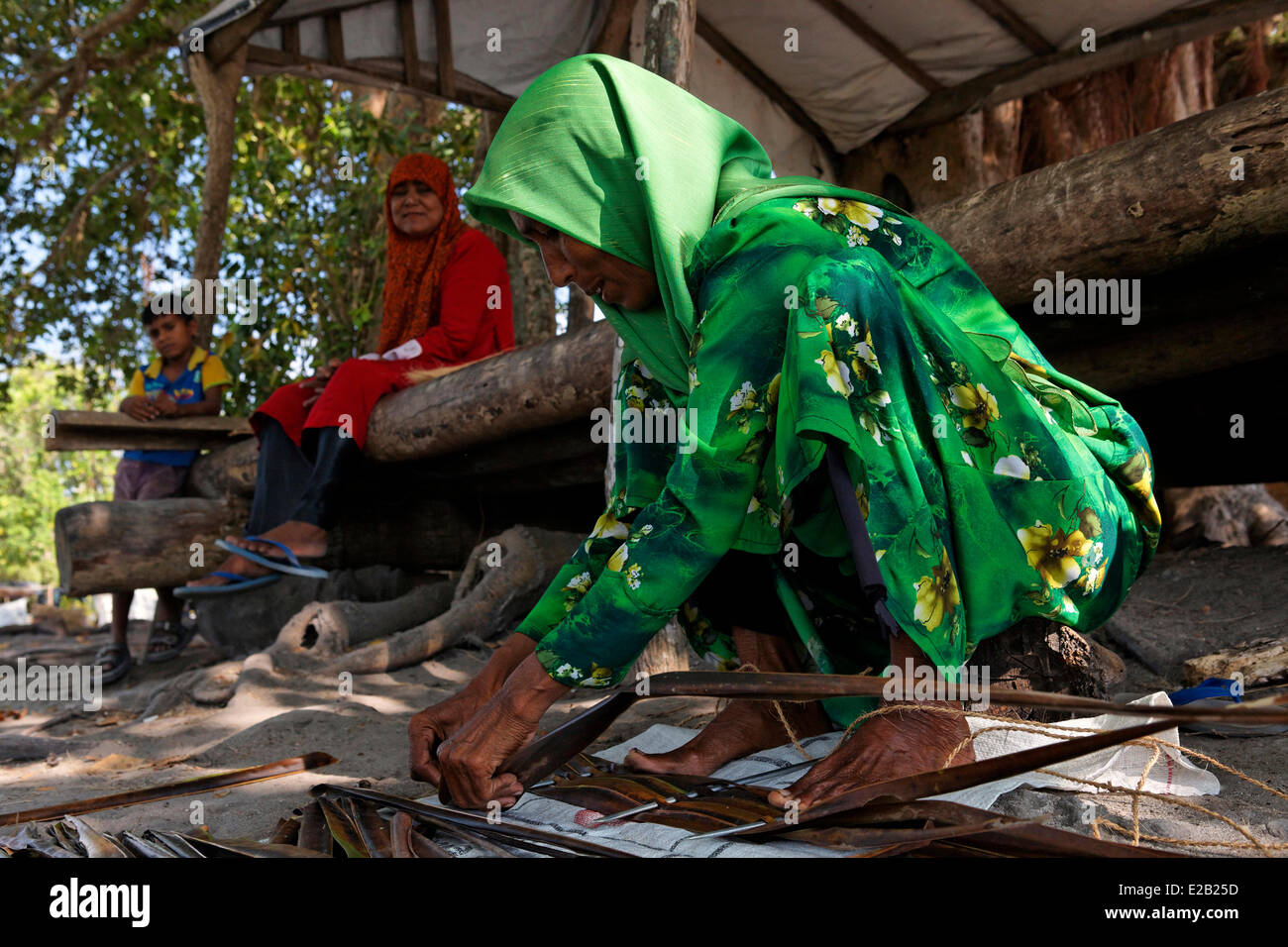 Maldives, crafts, the manufacturing of objects and utensils for the ...
