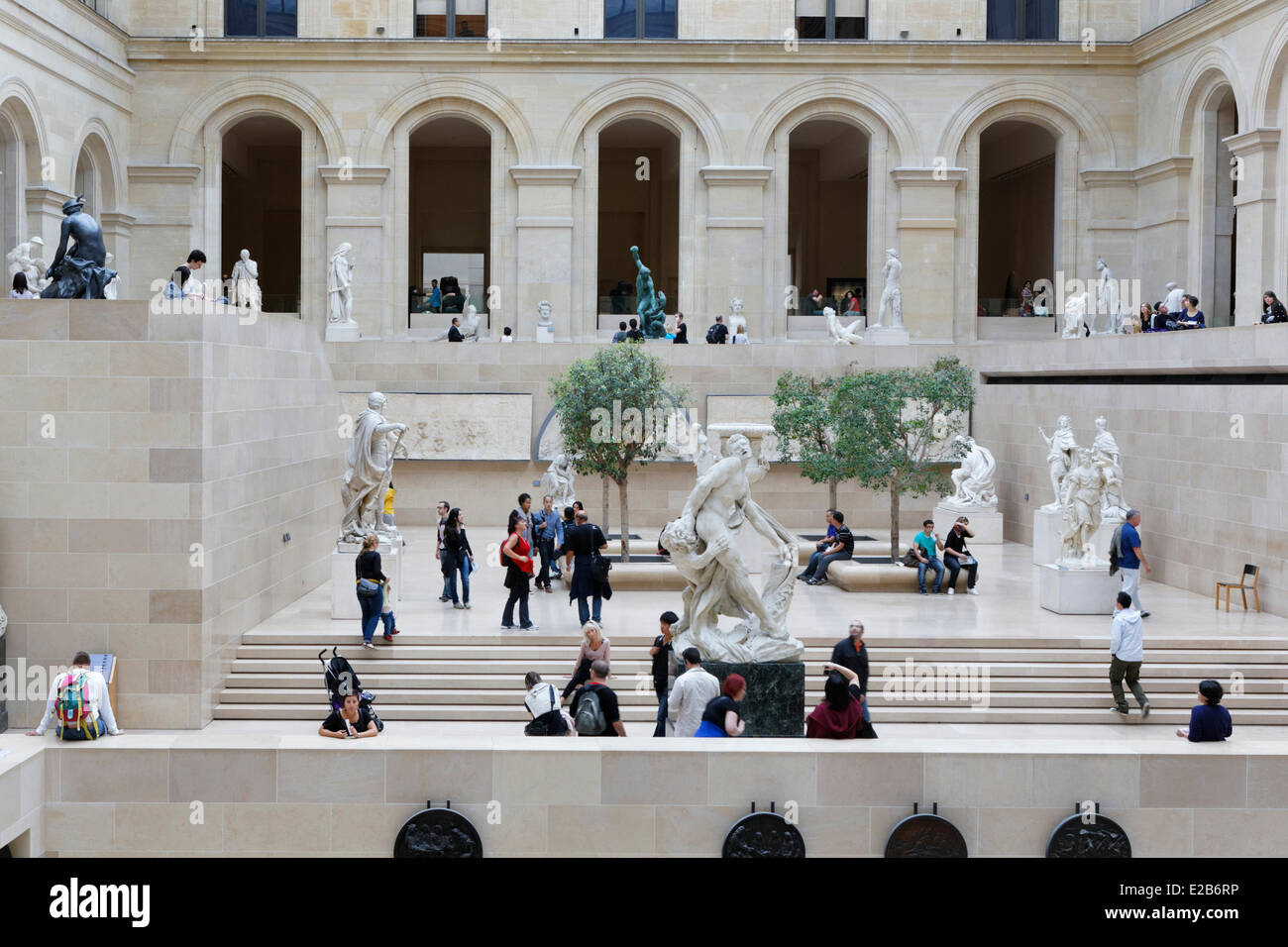 Paris statue louvre hi-res stock photography and images - Alamy