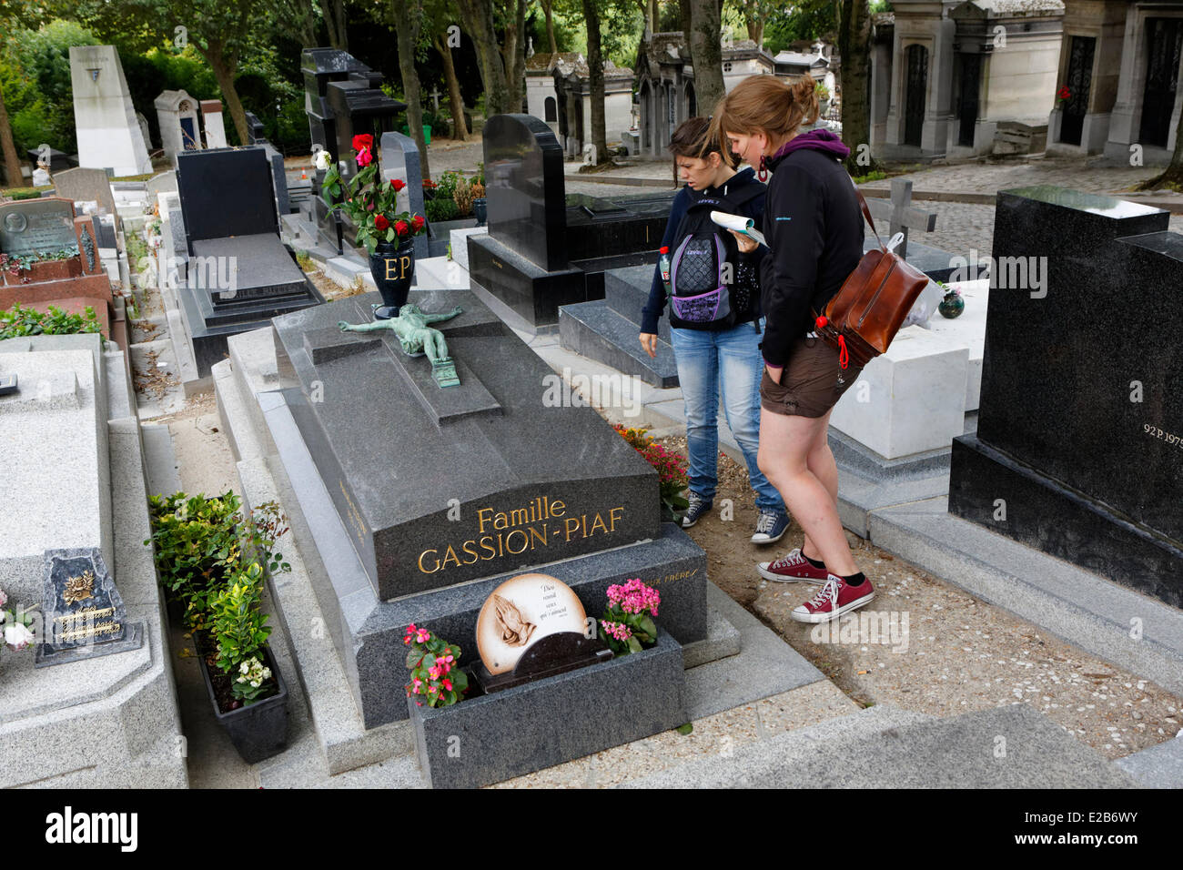 France, Paris, Pere Lachaise cemetery, Edith Piaf tomb Stock Photo - Alamy
