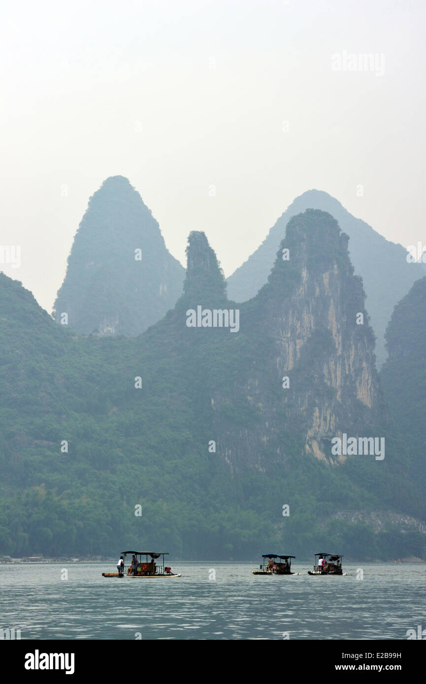 China, Guangxi province, Guilin region, Karst mountain landscape and Li ...