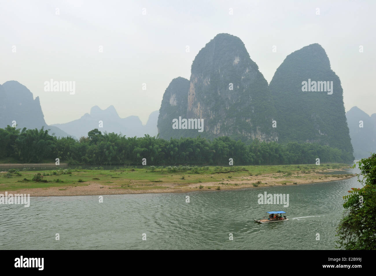 China, Guangxi province, Guilin region, Karst mountain landscape and Li ...