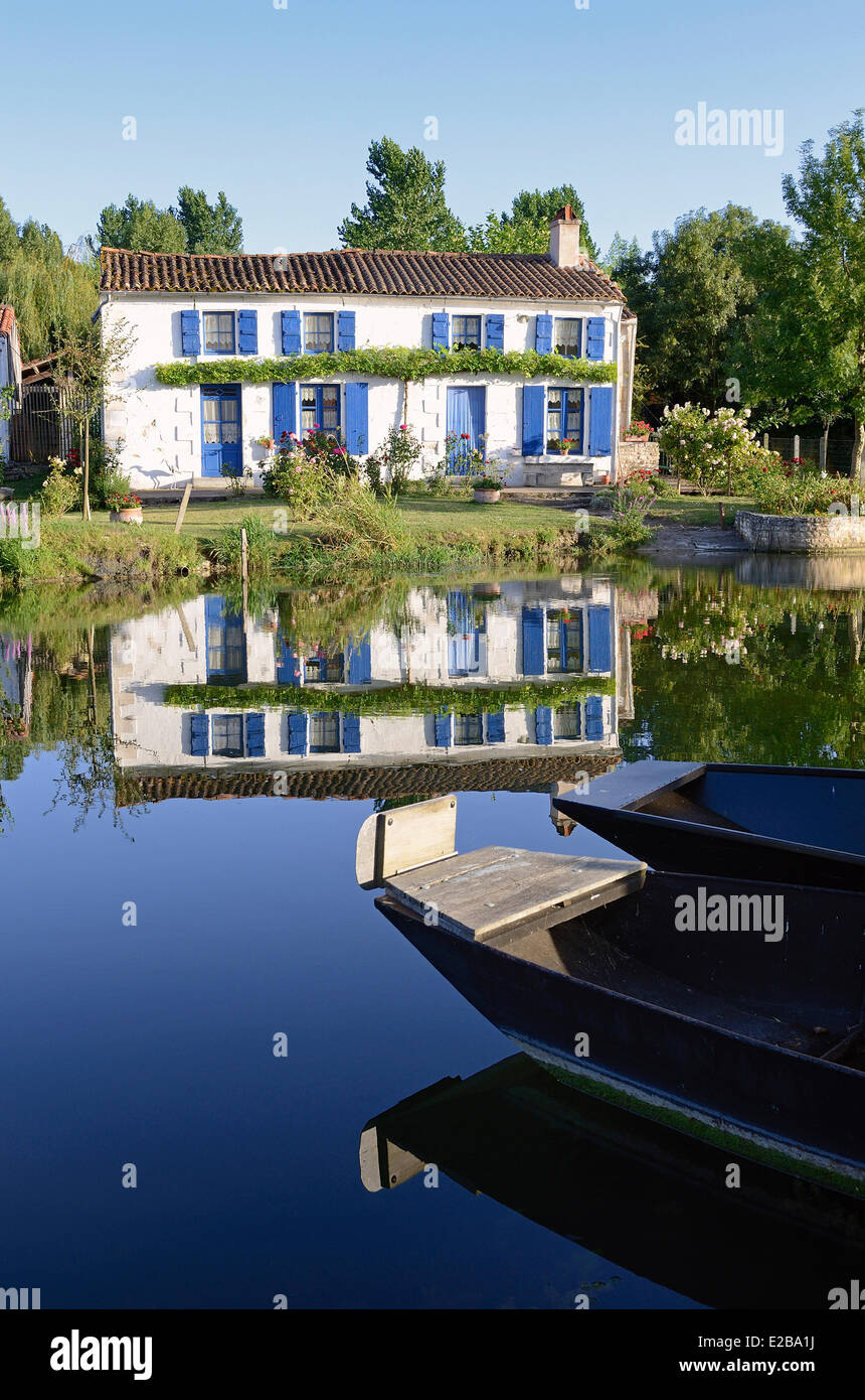 France, Deux Sevres, Marais Poitevin (Poitevin Marsh), Venise Verte ...
