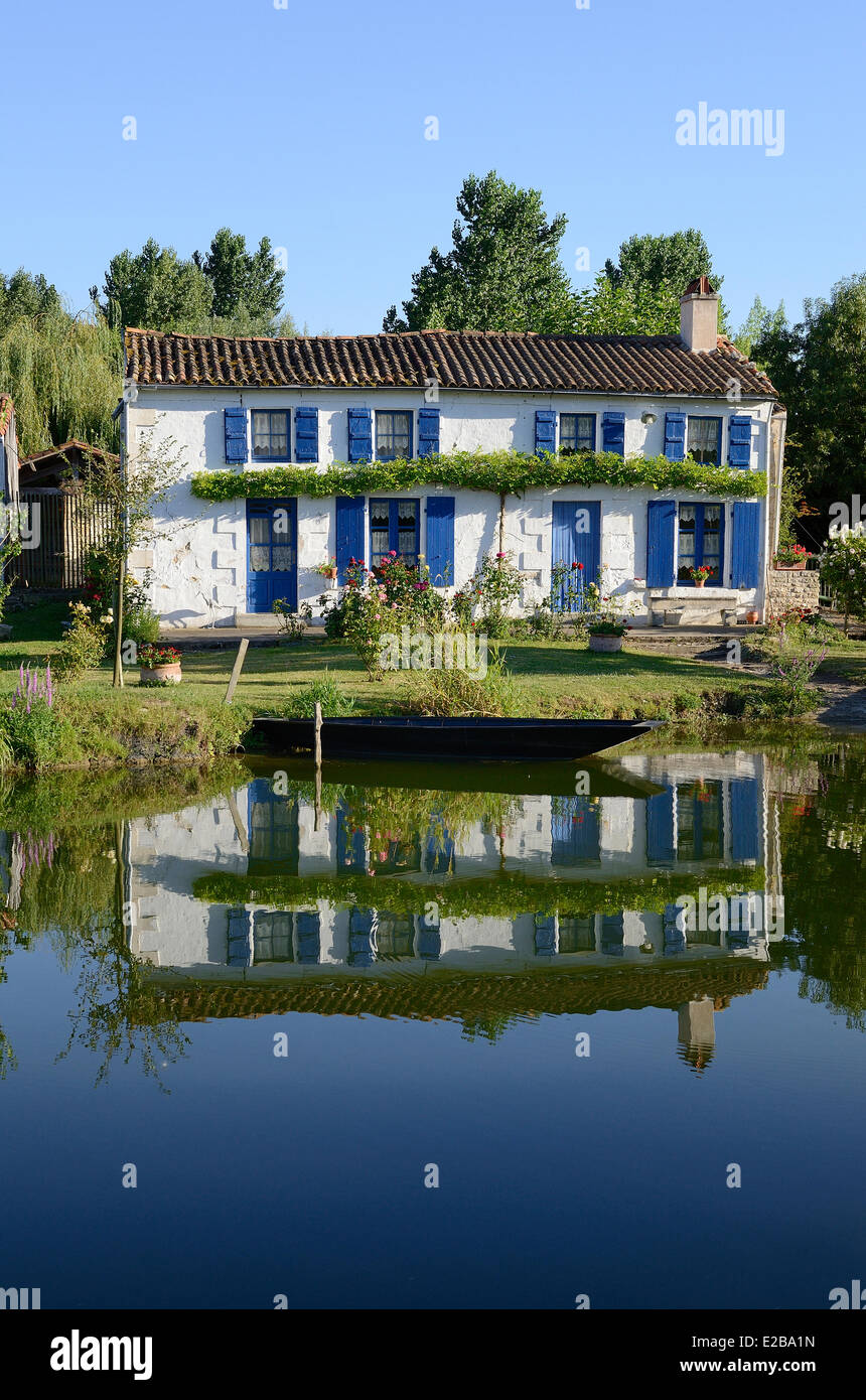 France, Deux Sevres, Marais Poitevin (Poitevin Marsh), Venise Verte ...