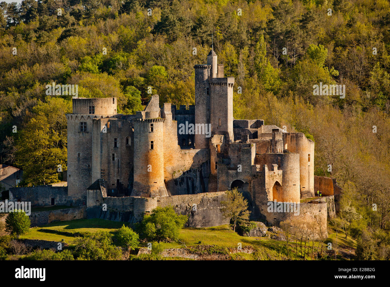 France, Lot et Garonne, Bas Quercy, Fumel, Chateau de Bonaguil Stock ...