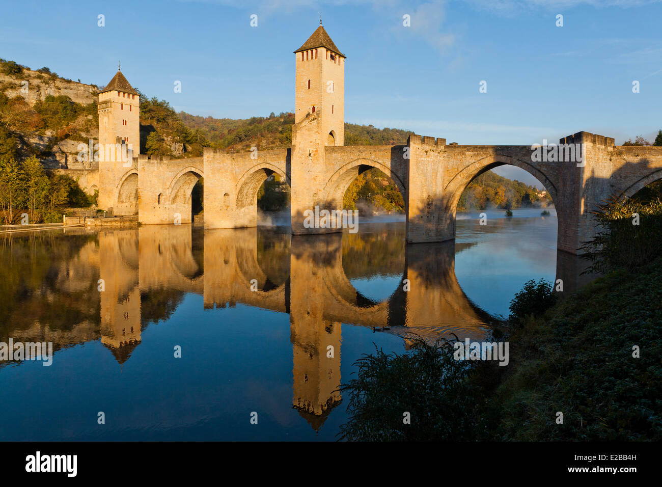France, Lot, Bas Quercy, Cahors, 14th century Valentre bridge Stock ...