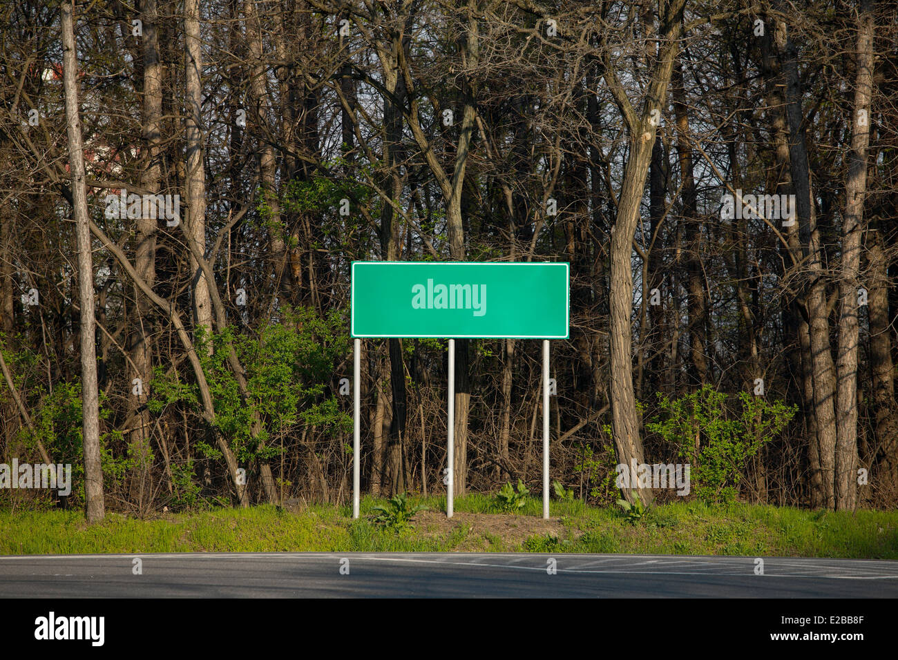 Two way direction sign hi-res stock photography and images - Alamy