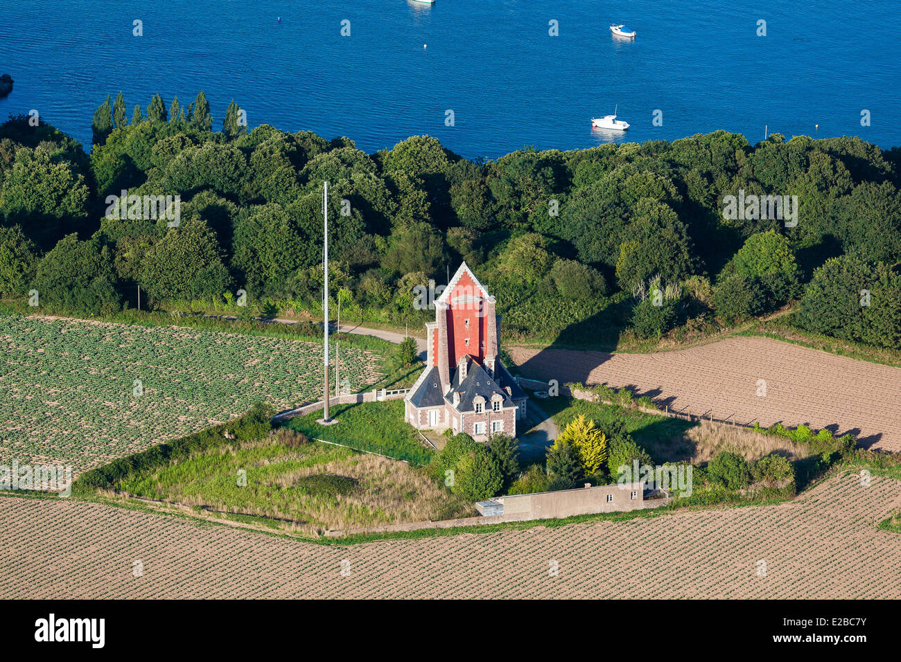 France, Cotes d'Armor, Lezardrieux, Bodic lighthouse on Trieux estuary ...