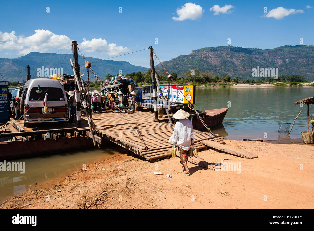 Laos, Champasak Province, Champasak, the ferry to cross the Mekong ...