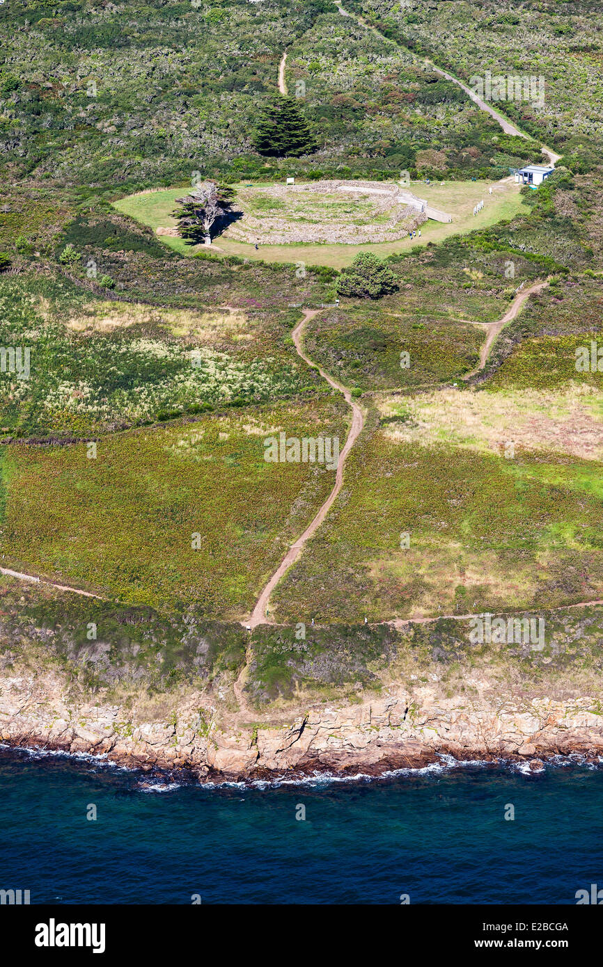 France, Morbihan, Golfe du Morbihan, Presqu'ile de Rhuys, Arzon, Le Petit Mont cairn (aerial ...
