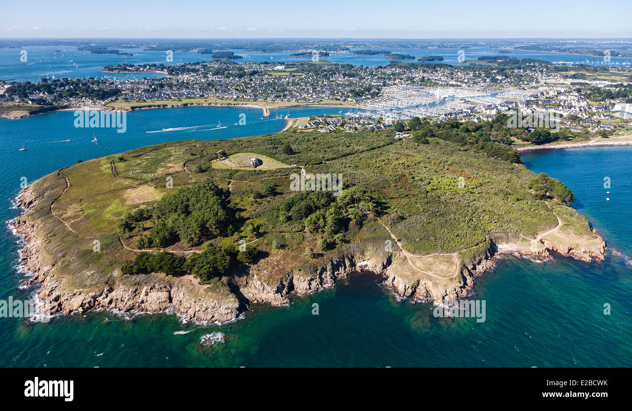 France, Morbihan, Golfe du Morbihan, Presqu'ile de Rhuys, Arzon, Le Petit Mont cairn (aerial ...