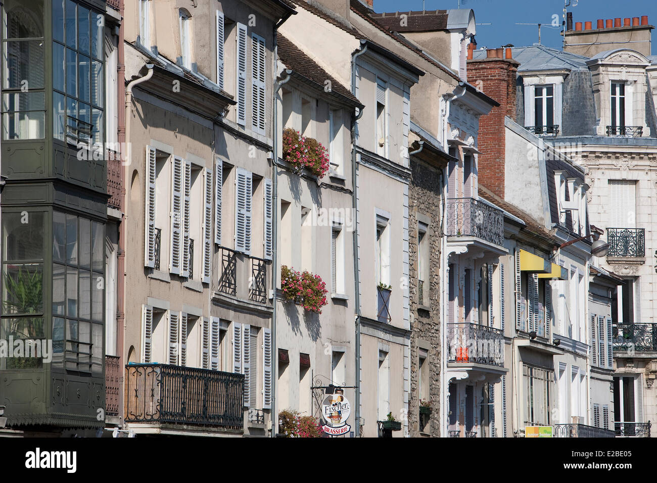 Rue et facades hi-res stock photography and images - Alamy