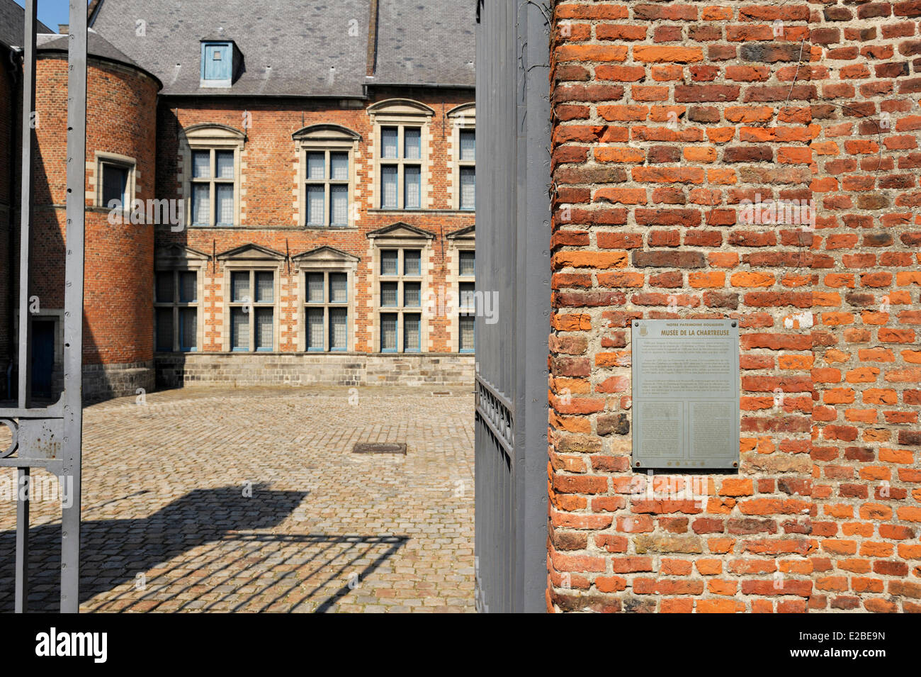 Inlet grille hi-res stock photography and images - Alamy