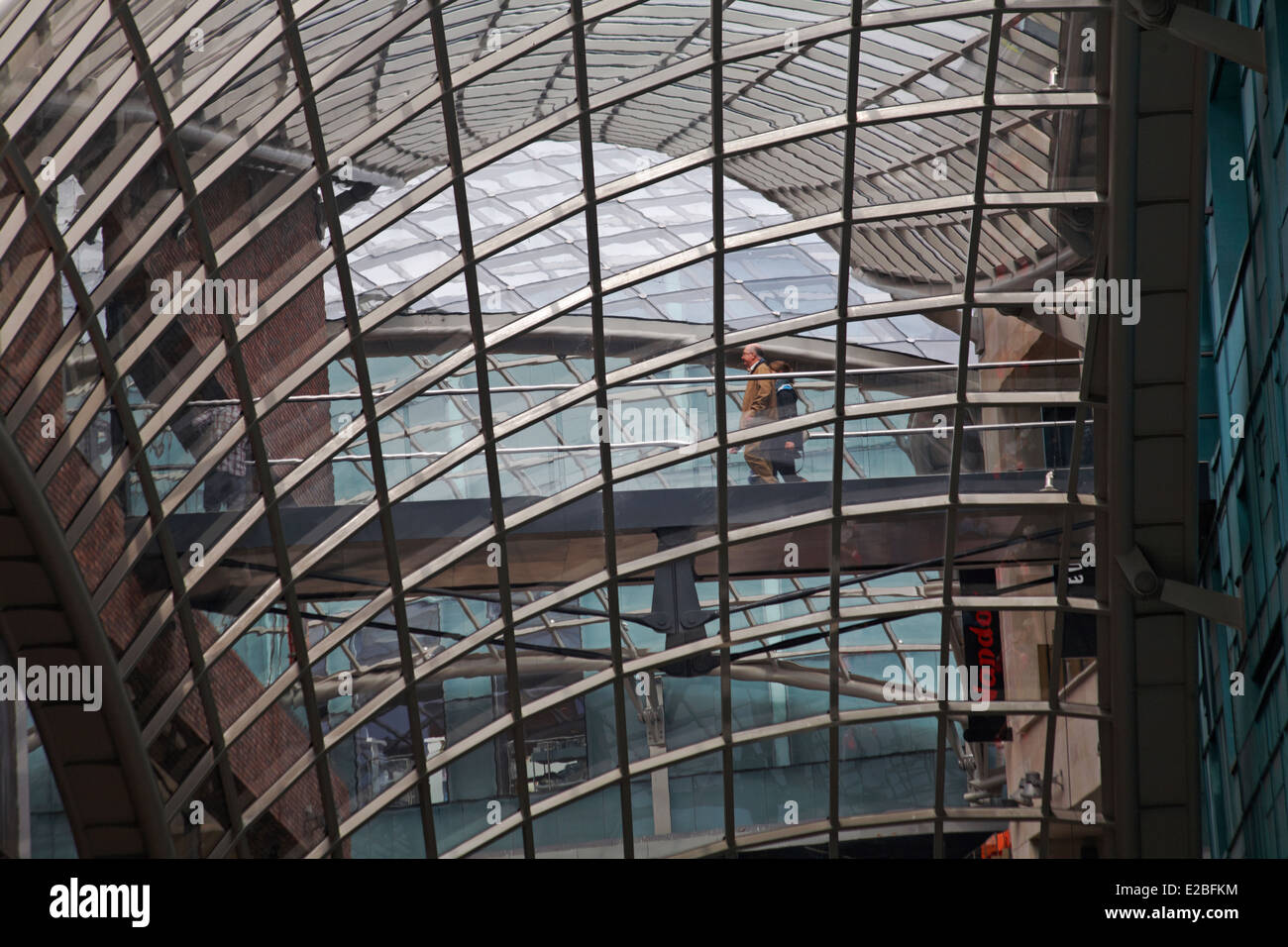 Shopping center walkway design hi-res stock photography and images - Alamy