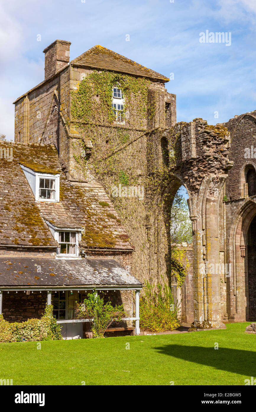 Ruined chapel of Llanthony Priory, Vale of Ewyas, Black Mountains ...