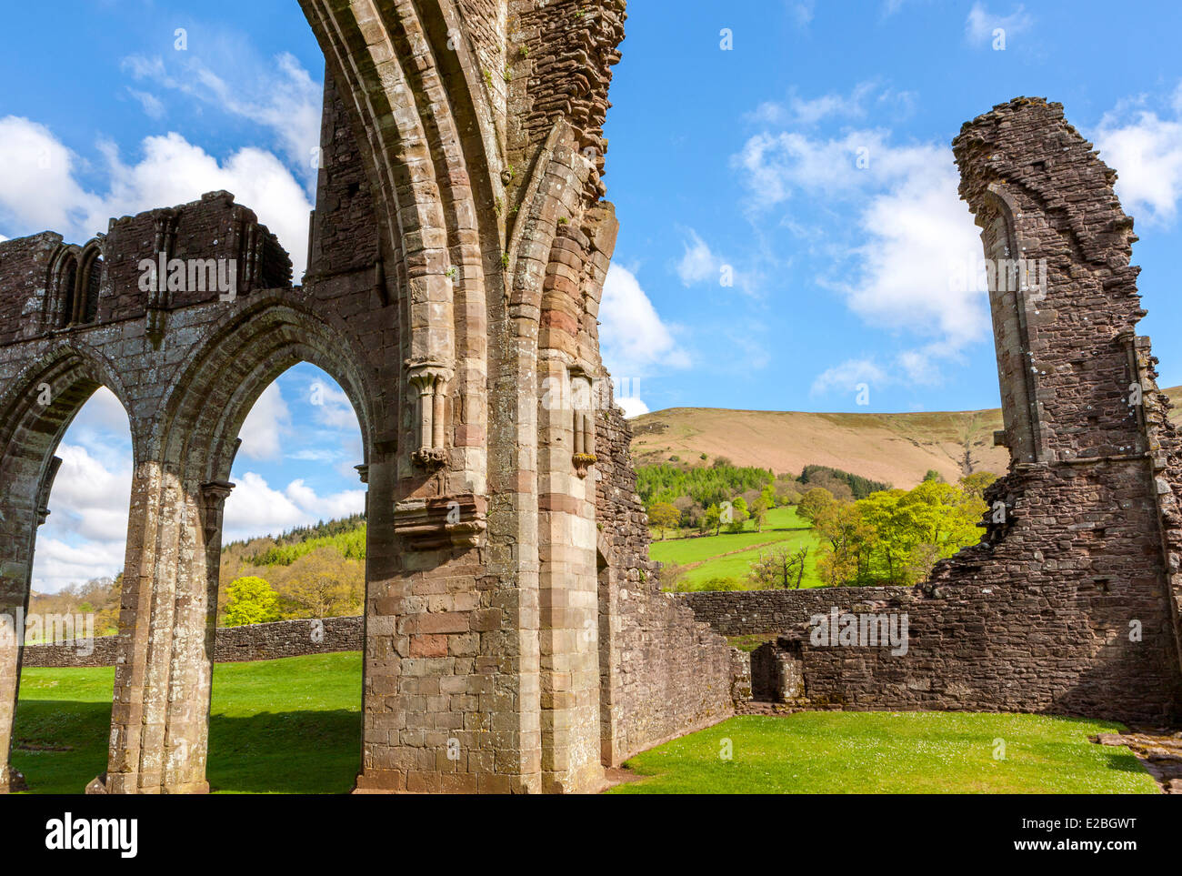 Ruined chapel of Llanthony Priory, Vale of Ewyas, Black Mountains ...