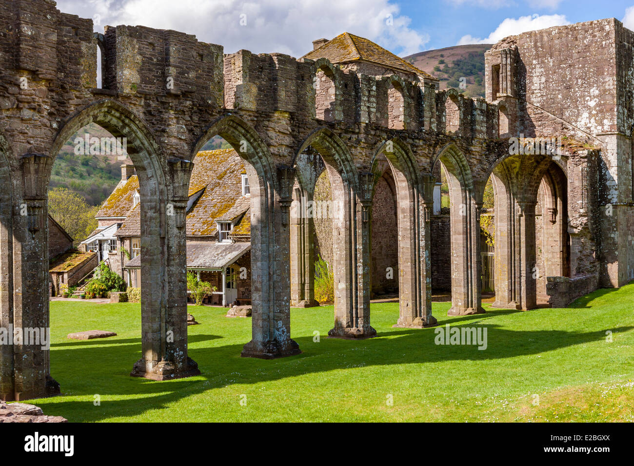 Ruined chapel of Llanthony Priory, Vale of Ewyas, Black Mountains ...
