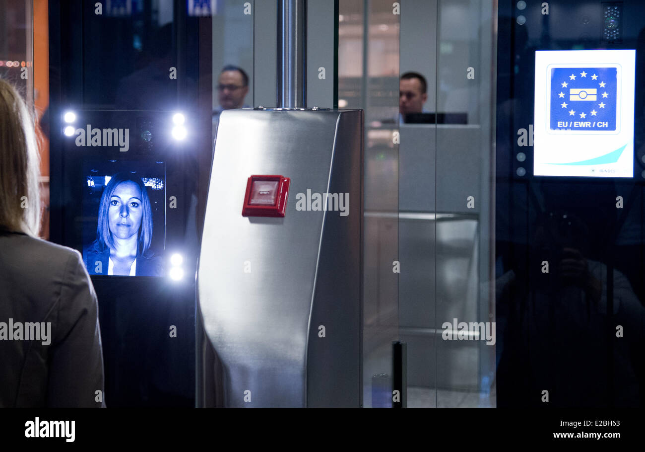 Germany airport passport control hi-res stock photography and images ...