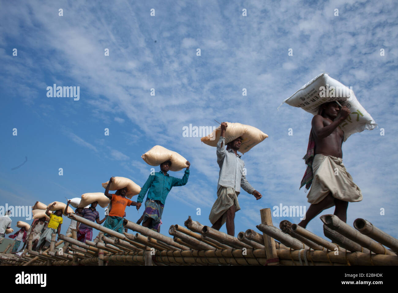 Cloud labor hi-res stock photography and images - Alamy